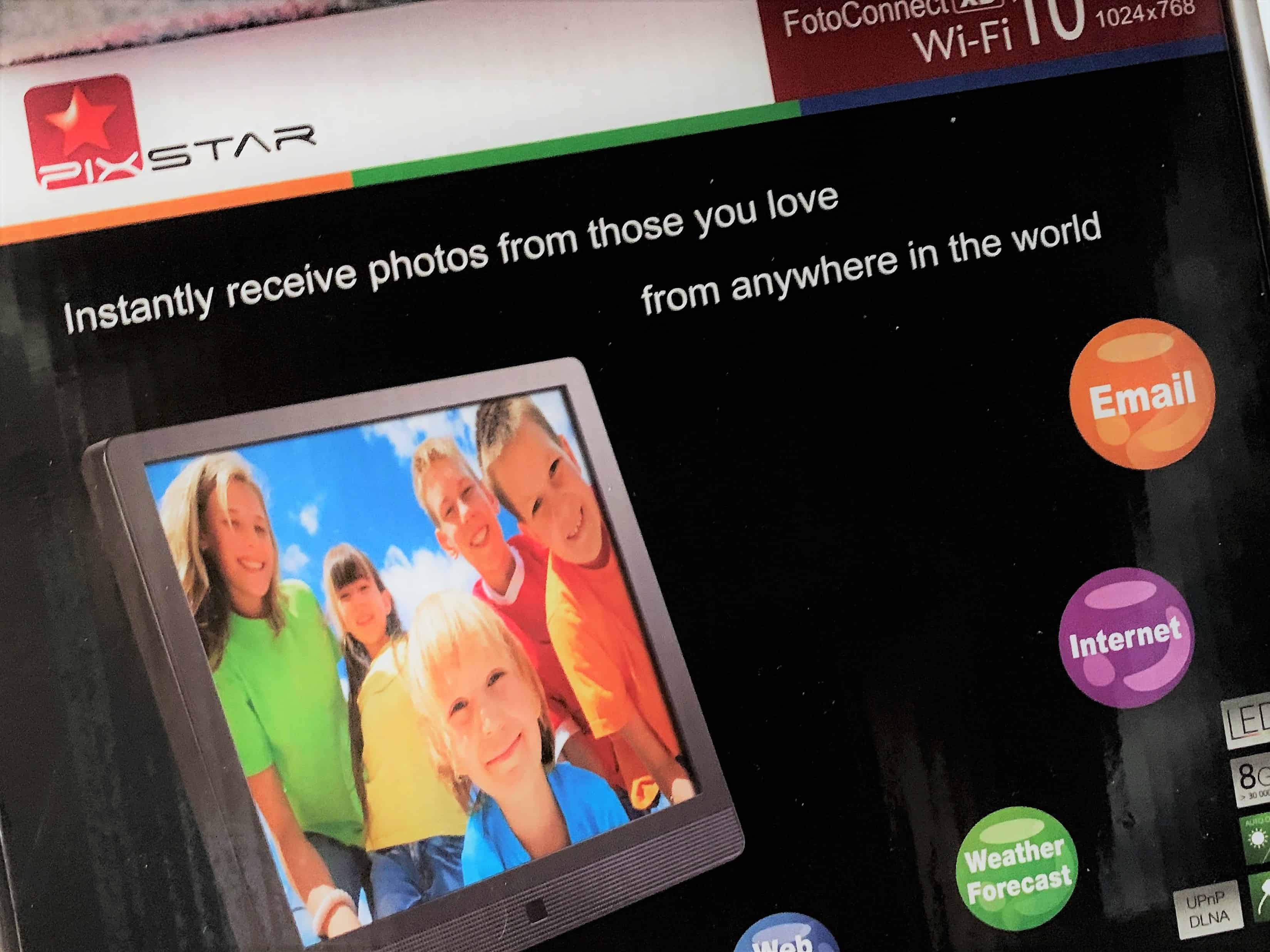 How to Use a Digital Photo Album to Stay Connected to Family